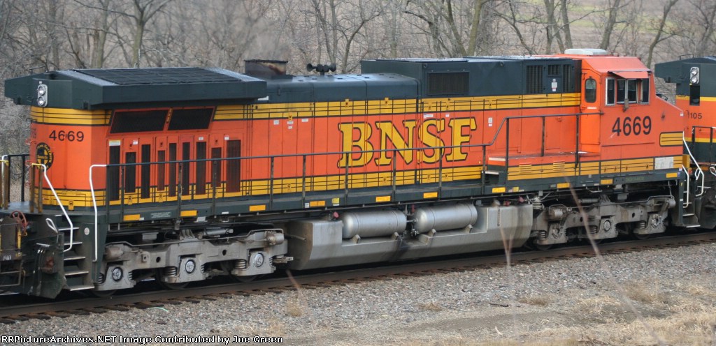 BNSF 4669